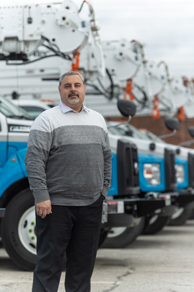 Con Edison Orders All-Electric Class 8 Bucket Truck for Pilot Program ...